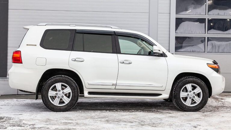 Toyota Land Cruiser Engine Models: Specs & Reliability