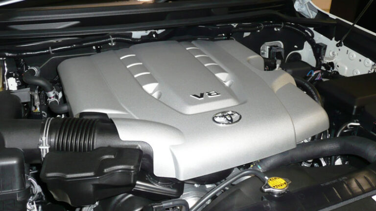 Toyota Land Cruiser Engine Models: Specs & Reliability